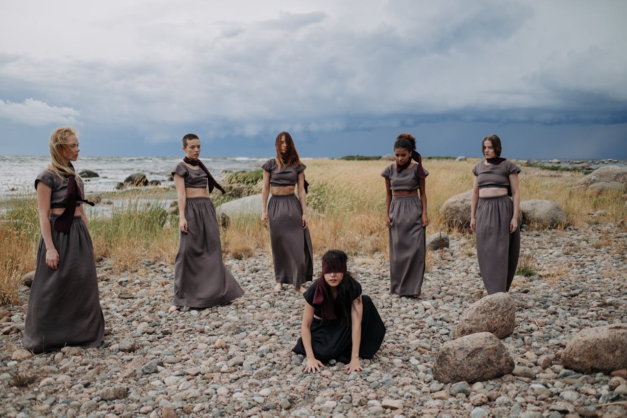 The Connection Between Cults and Politics - Symku's Blog